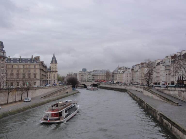 Paris im Winter: 19 Tipps und die besten Aktivitäten [lohnt sich!]