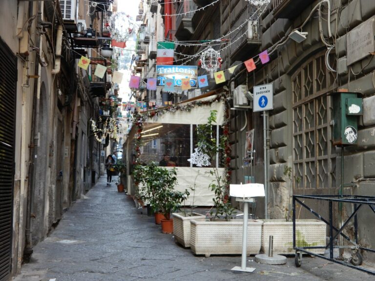 Übernachten in Neapel – Die besten Stadtviertel & Hoteltipps (für jedes ...