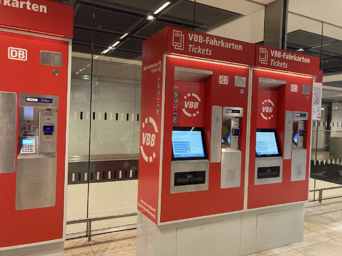 Vom Flughafen BER ins Stadtzentrum: Tipps und Infos (2025)